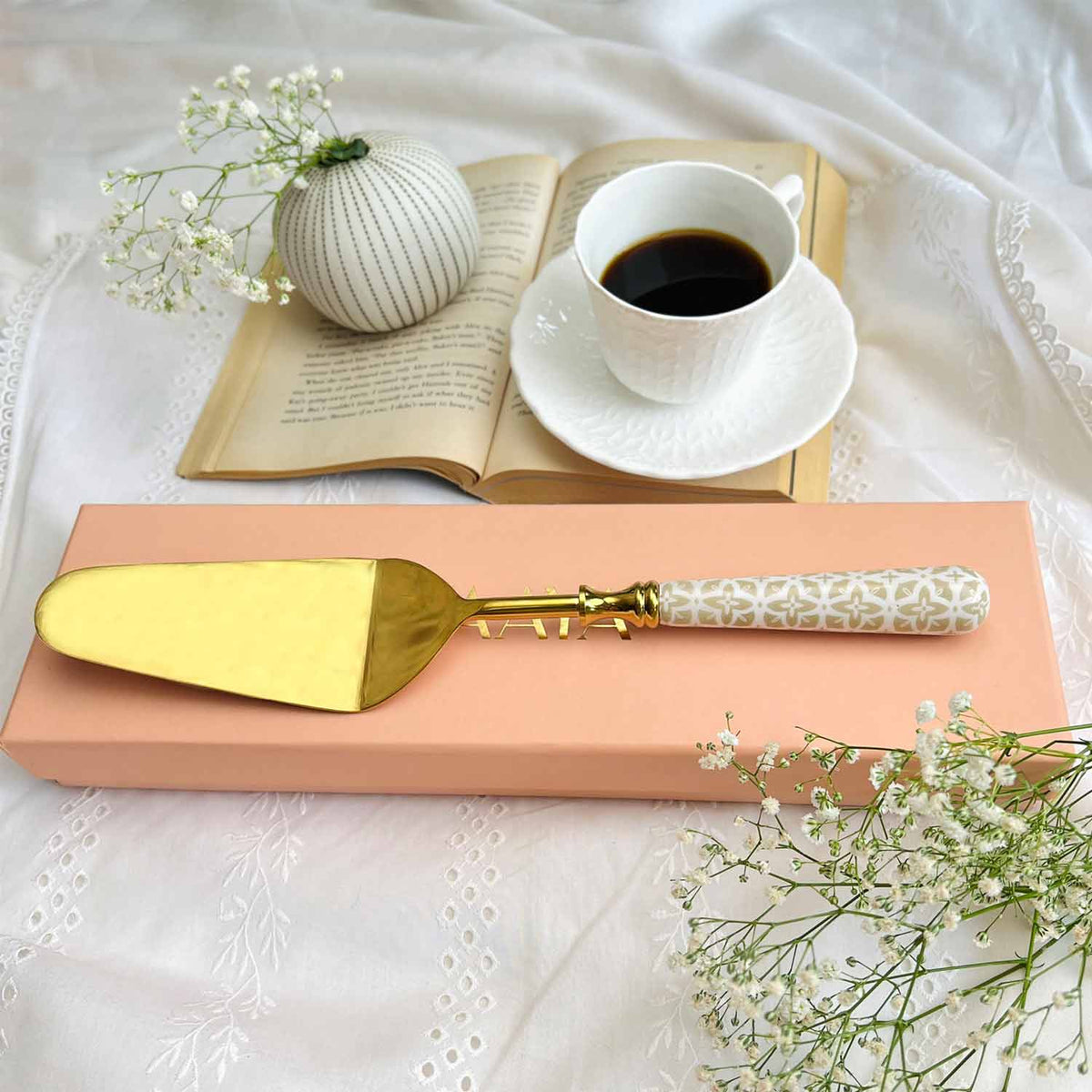 Single Cake Server - Handloom Harmony – Faaya Gifting