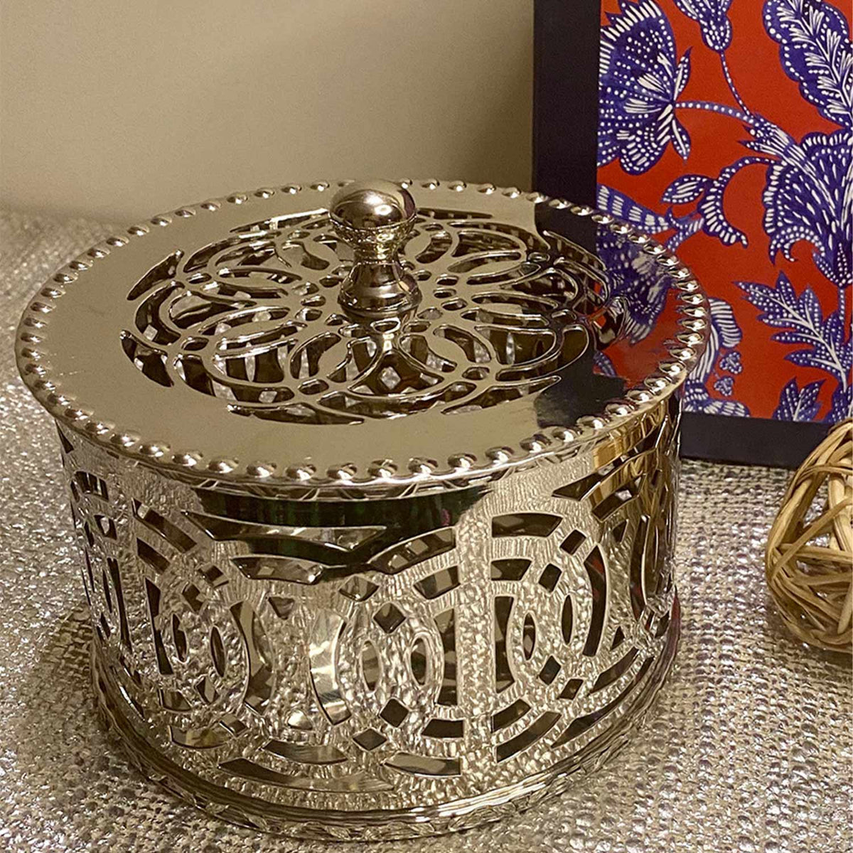 Regal Silver Filigree Box – Faaya Gifting